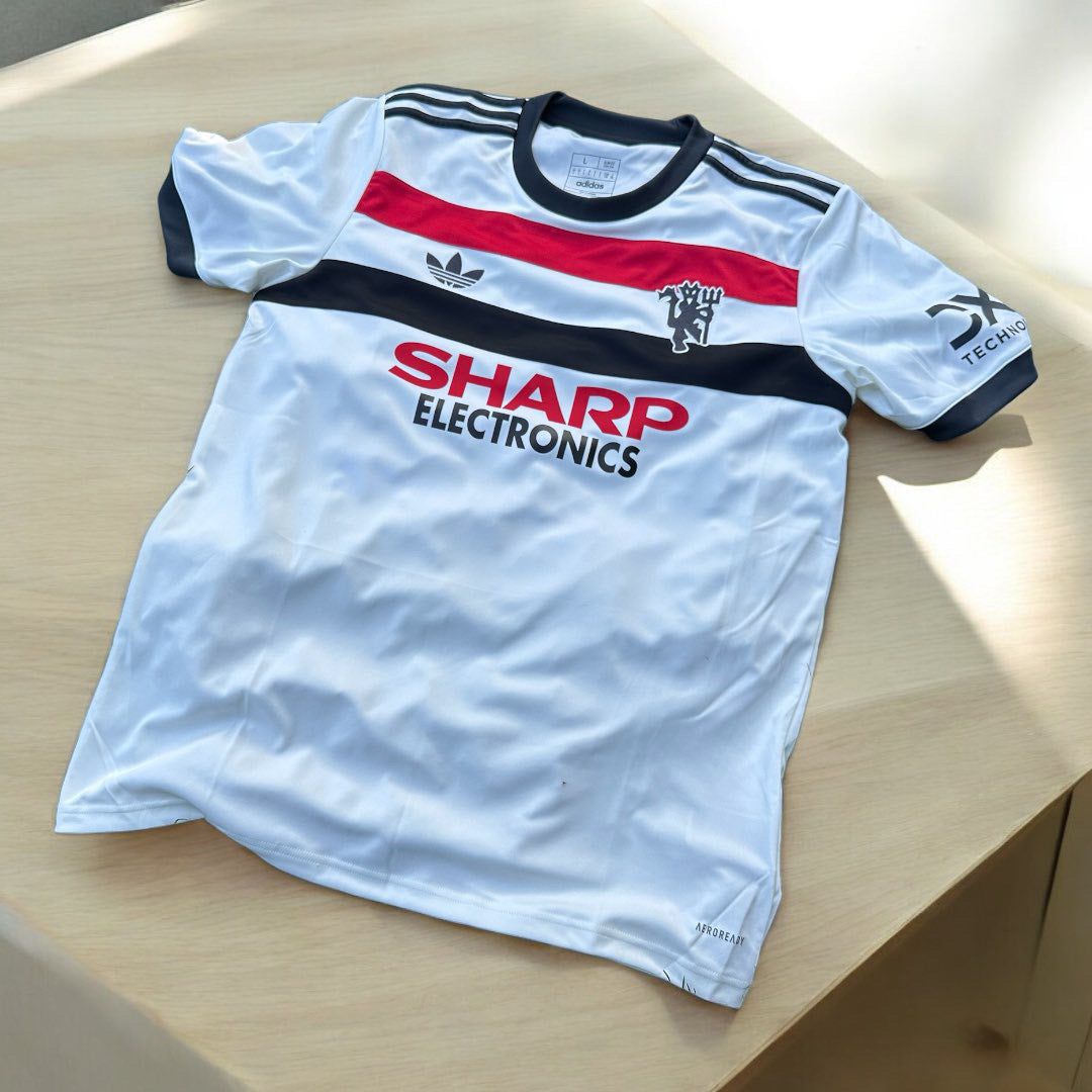 Man United Sharp Electronics Sponsor – OJ's Football Shirt Restorations